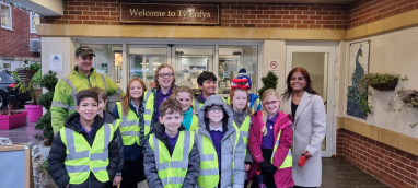 Ty Enfys creates community garden with local school children