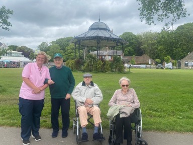 Minibus outing to Christchurch Quay