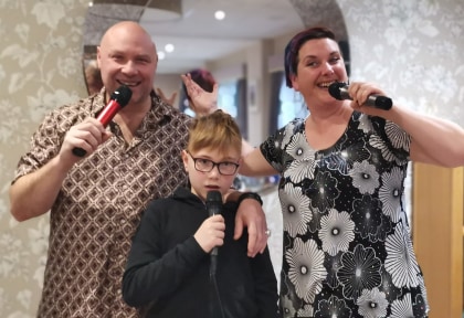 LOCAL CARE HOME LEND THEIR EARS TO LIVE MUSIC PERFOMANCE