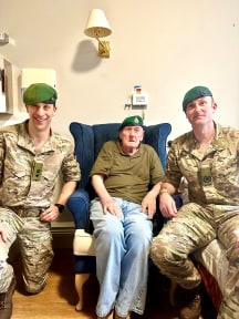 FORMER ROYAL MARINE COMMANDO PRESENTED WITH NEW BERET