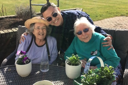 Spring planting at Knowle Park