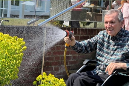 Aria in Bloom at Thames View