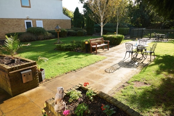 The Burroughs care home, Mill Road, West Drayton, London UB7 7EQ | 53 ...