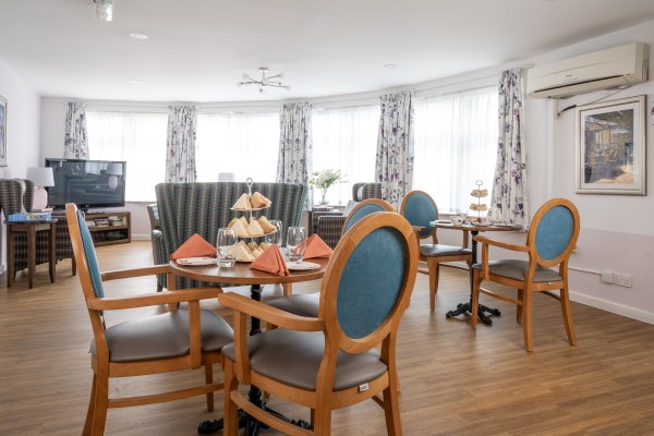 Rosalyn House care home, King Street, Dunstable, Bedfordshire LU5 5TT ...