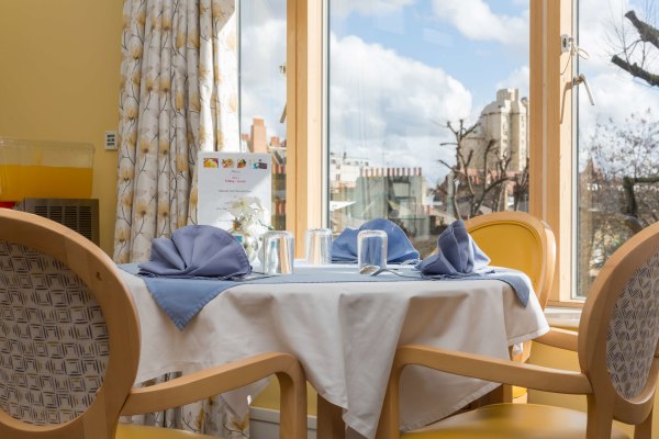 Ellesmere House care home, 9 Nightingale Place, London SW10 9NG | 38 ...