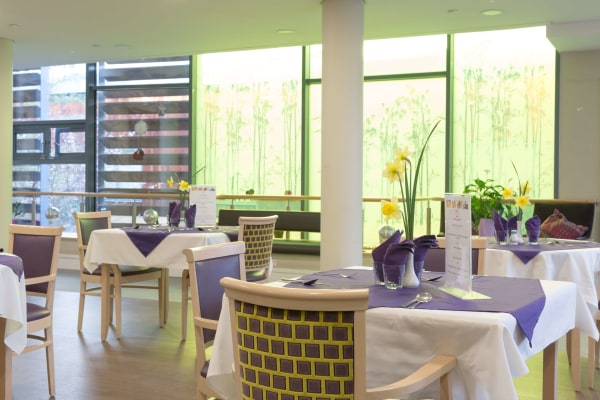Ellesmere House care home, 9 Nightingale Place, London SW10 9NG | 38 ...