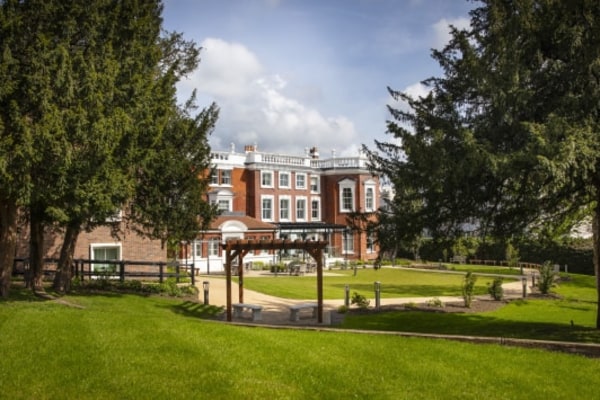 Signature at Hendon Hall care home, Ashley Lane, Hendon, London NW4 1HG ...