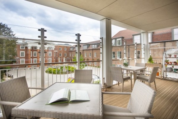 Signature at Hendon Hall care home, Ashley Lane, Hendon, London NW4 1HG ...
