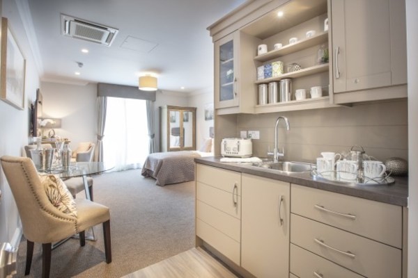Signature at Hendon Hall care home, Ashley Lane, Hendon, London NW4 1HG ...