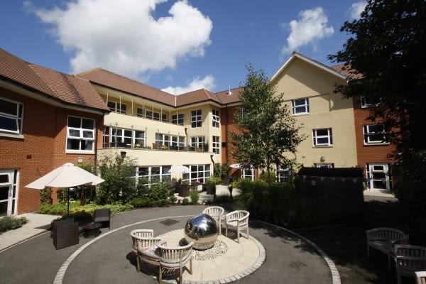 Pemberley House Care Home - Avery Healthcare, Grove Road, Basingstoke ...